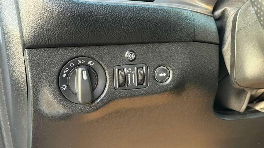 Balts Dodge Challenger 2023 Klaipėda, ar dzinēja tilpumu 5.65 L un nobraukumu 61 tūkst. km par 27900 €, foto 46 vietnē AUTOMOTO.COM.LV