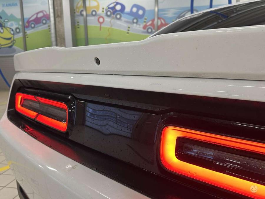 Balts Dodge Challenger 2019 Viļņa, ar dzinēja tilpumu 3.60 L un nobraukumu 159 tūkst. km par 13800 €, foto 6 vietnē AUTOMOTO.COM.LV
