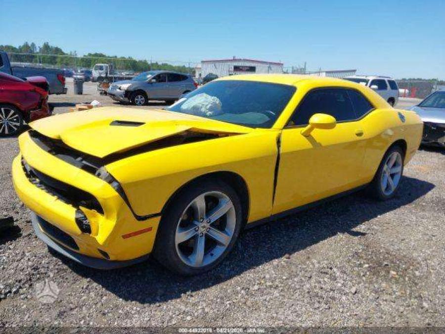 Yellow Dodge Challenger 2017 in Klaipeda, with an engine capacity of 5.70 L and mileage of 177 thousand km for 3000 €, photo 3 on AUTOMOTO.COM.LV