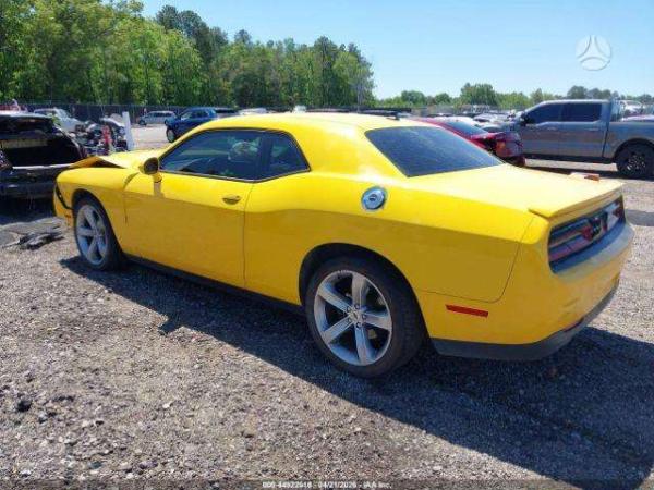 Dzeltens Dodge Challenger 2017 Klaipėda, ar dzinēja tilpumu 5.70 L un nobraukumu 177 tūkst. km par 3000 €, foto 3 vietnē AUTOMOTO.COM.LV