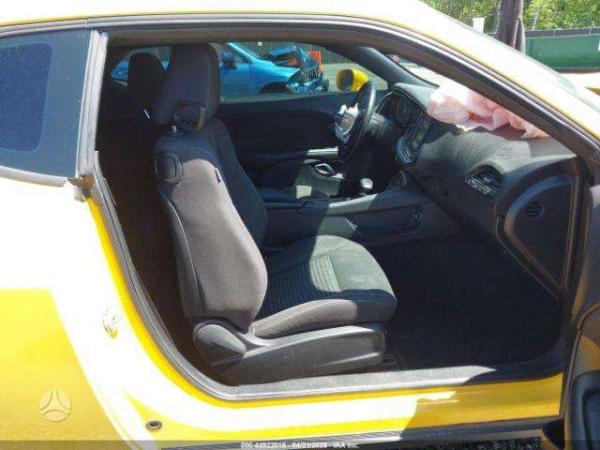 Dzeltens Dodge Challenger 2017 Klaipėda, ar dzinēja tilpumu 5.70 L un nobraukumu 177 tūkst. km par 3000 €, foto 5 vietnē AUTOMOTO.COM.LV