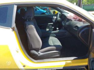 Yellow Dodge Challenger 2017 in Klaipeda, with an engine capacity of 5.70 L and mileage of 177 thousand km for 3000 €, photo 6 on AUTOMOTO.COM.LV