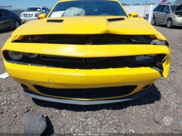 Dzeltens Dodge Challenger 2017 Klaipėda, ar dzinēja tilpumu 5.70 L un nobraukumu 177 tūkst. km par 3000 €, foto 6 vietnē AUTOMOTO.COM.LV