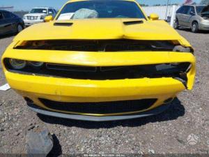 Yellow Dodge Challenger 2017 in Klaipeda, with an engine capacity of 5.70 L and mileage of 177 thousand km for 3000 €, photo 7 on AUTOMOTO.COM.LV