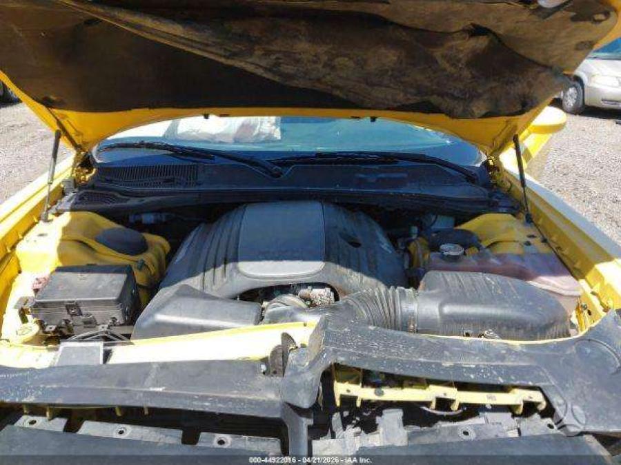 Yellow Dodge Challenger 2017 in Klaipeda, with an engine capacity of 5.70 L and mileage of 177 thousand km for 3000 €, photo 11 on AUTOMOTO.COM.LV