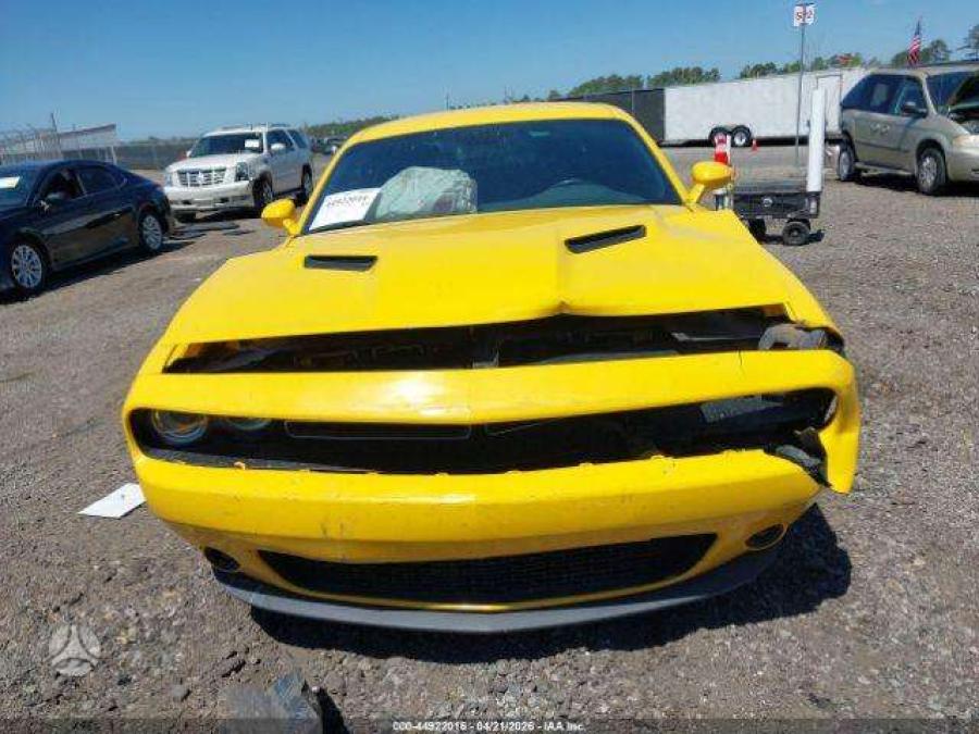 Yellow Dodge Challenger 2017 in Klaipeda, with an engine capacity of 5.70 L and mileage of 177 thousand km for 3000 €, photo 13 on AUTOMOTO.COM.LV