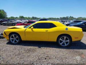 Yellow Dodge Challenger 2017 in Klaipeda, with an engine capacity of 5.70 L and mileage of 177 thousand km for 3000 €, photo 15 on AUTOMOTO.COM.LV