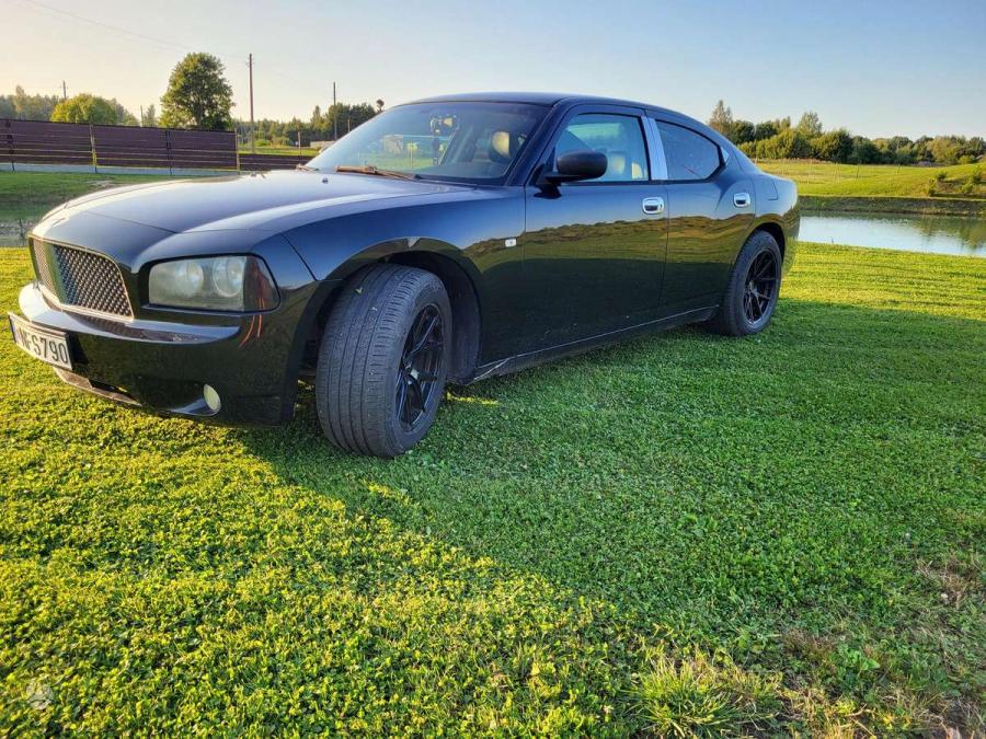Black Dodge Charger 2007 in Kretinga, with an engine capacity of 3.50 L and mileage of 260 thousand km for 3800 €, photo 1 on AUTOMOTO.COM.LV