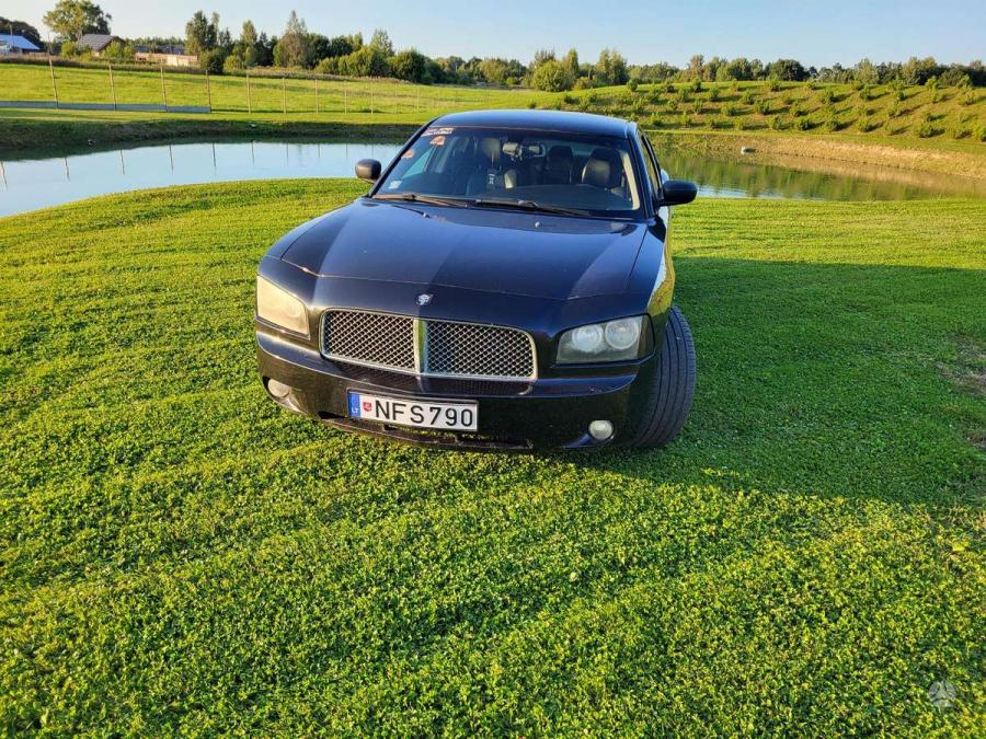 Black Dodge Charger 2007 in Kretinga, with an engine capacity of 3.50 L and mileage of 260 thousand km for 3800 €, photo 3 on AUTOMOTO.COM.LV