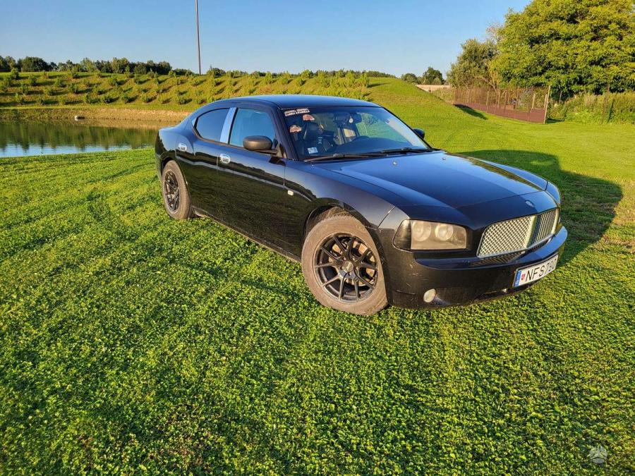 Black Dodge Charger 2007 in Kretinga, with an engine capacity of 3.50 L and mileage of 260 thousand km for 3800 €, photo 4 on AUTOMOTO.COM.LV