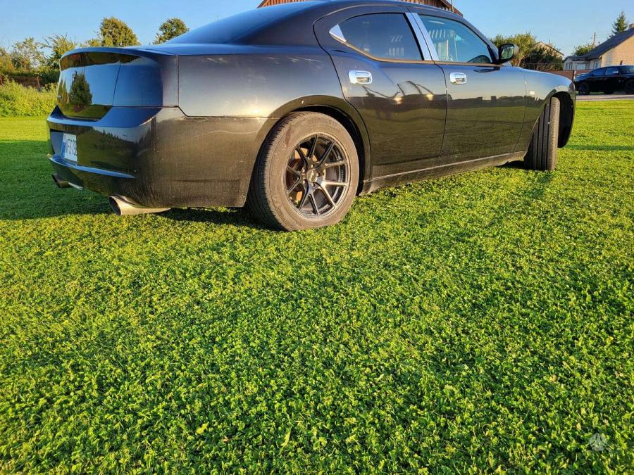 Black Dodge Charger 2007 in Kretinga, with an engine capacity of 3.50 L and mileage of 260 thousand km for 3800 €, photo 6 on AUTOMOTO.COM.LV