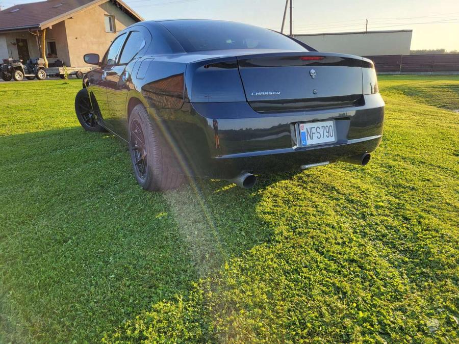 Black Dodge Charger 2007 in Kretinga, with an engine capacity of 3.50 L and mileage of 260 thousand km for 3800 €, photo 7 on AUTOMOTO.COM.LV