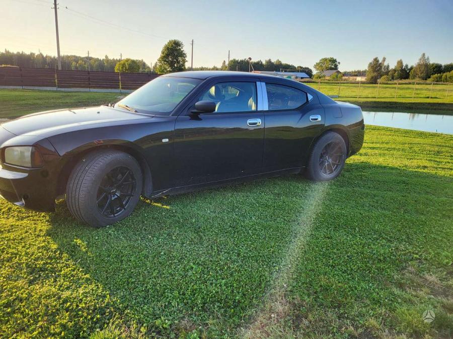 Black Dodge Charger 2007 in Kretinga, with an engine capacity of 3.50 L and mileage of 260 thousand km for 3800 €, photo 9 on AUTOMOTO.COM.LV