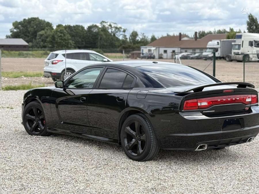 Melns Dodge Charger 2013 Kauņa, ar dzinēja tilpumu 5.65 L un nobraukumu 227 tūkst. km par 12999 €, foto 4 vietnē AUTOMOTO.COM.LV