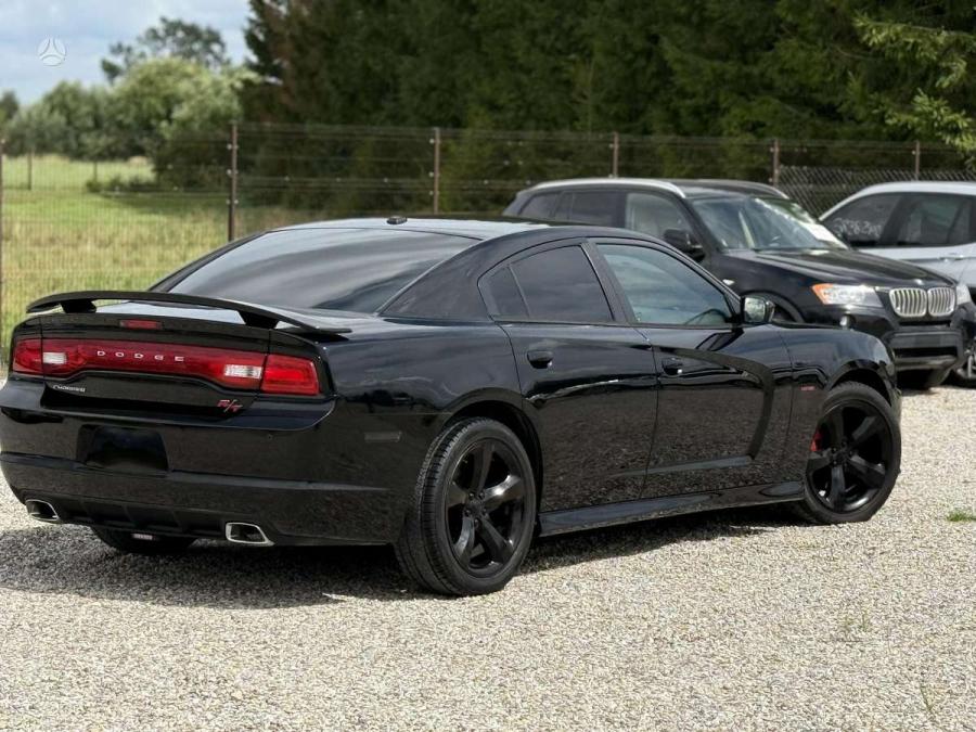 Melns Dodge Charger 2013 Kauņa, ar dzinēja tilpumu 5.65 L un nobraukumu 227 tūkst. km par 12999 €, foto 5 vietnē AUTOMOTO.COM.LV