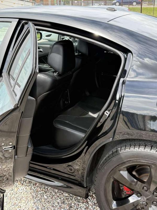 Melns Dodge Charger 2013 Kauņa, ar dzinēja tilpumu 5.65 L un nobraukumu 227 tūkst. km par 12999 €, foto 5 vietnē AUTOMOTO.COM.LV