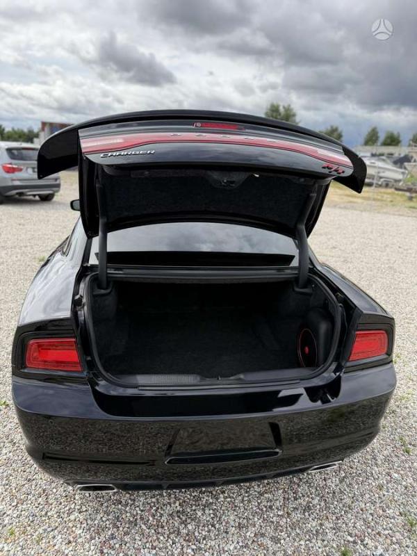 Melns Dodge Charger 2013 Kauņa, ar dzinēja tilpumu 5.65 L un nobraukumu 227 tūkst. km par 12999 €, foto 6 vietnē AUTOMOTO.COM.LV