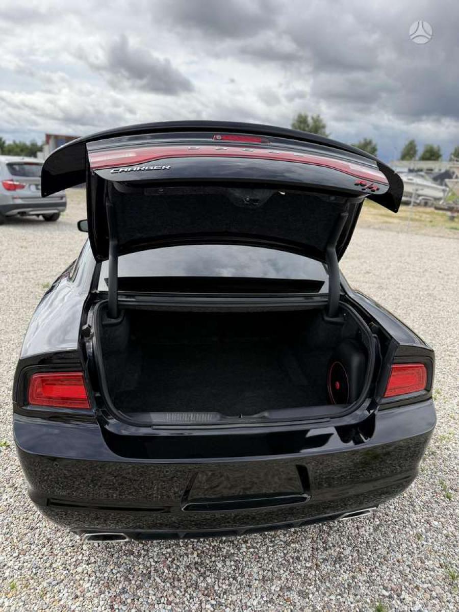 Melns Dodge Charger 2013 Kauņa, ar dzinēja tilpumu 5.65 L un nobraukumu 227 tūkst. km par 12999 €, foto 7 vietnē AUTOMOTO.COM.LV