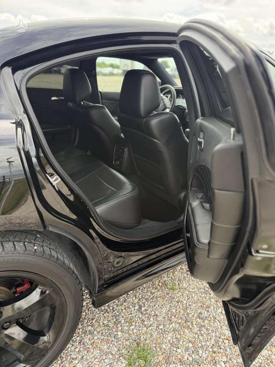 Melns Dodge Charger 2013 Kauņa, ar dzinēja tilpumu 5.65 L un nobraukumu 227 tūkst. km par 12999 €, foto 8 vietnē AUTOMOTO.COM.LV