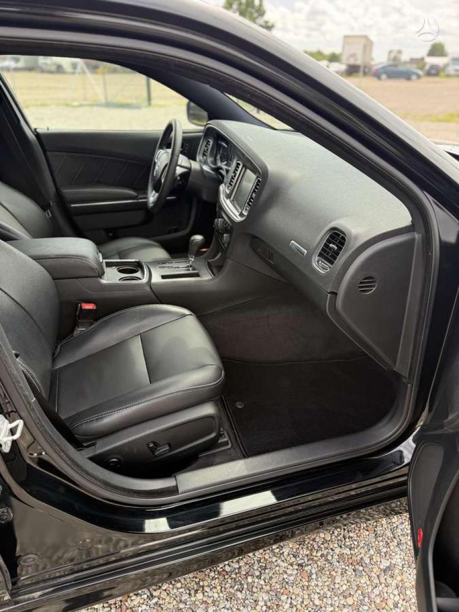 Melns Dodge Charger 2013 Kauņa, ar dzinēja tilpumu 5.65 L un nobraukumu 227 tūkst. km par 12999 €, foto 10 vietnē AUTOMOTO.COM.LV