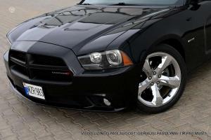 Black Dodge Charger 2015 in Kretinga, with an engine capacity of 5.70 L and mileage of 227 thousand km for 12499 €, photo 5 on AUTOMOTO.COM.LV
