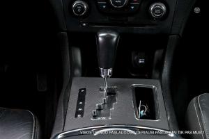 Black Dodge Charger 2015 in Kretinga, with an engine capacity of 5.70 L and mileage of 227 thousand km for 12499 €, photo 32 on AUTOMOTO.COM.LV