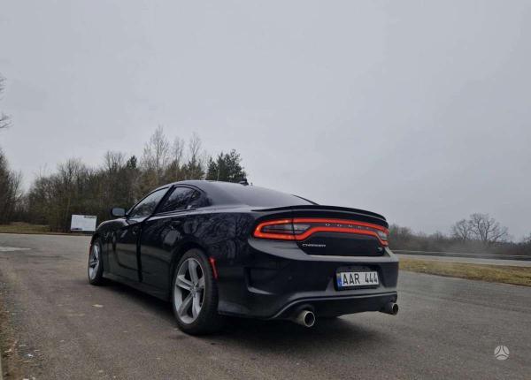 Melns Dodge Charger 2016 Alīta, ar dzinēja tilpumu 5.70 L un nobraukumu 270 tūkst. km par 19000 €, foto 2 vietnē AUTOMOTO.COM.LV