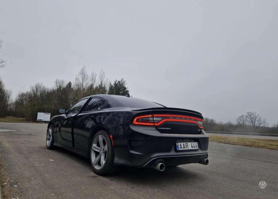 Black Dodge Charger 2016 in Alytus, with an engine capacity of 5.70 L and mileage of 270 thousand km for 19000 €, photo 2 on AUTOMOTO.COM.LV