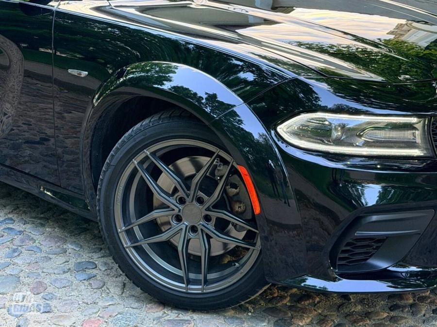 Black Dodge Charger 2016 in Vilnius, with an engine capacity of 5.70 L and mileage of 266 thousand km for 12500 €, photo 1 on AUTOMOTO.COM.LV