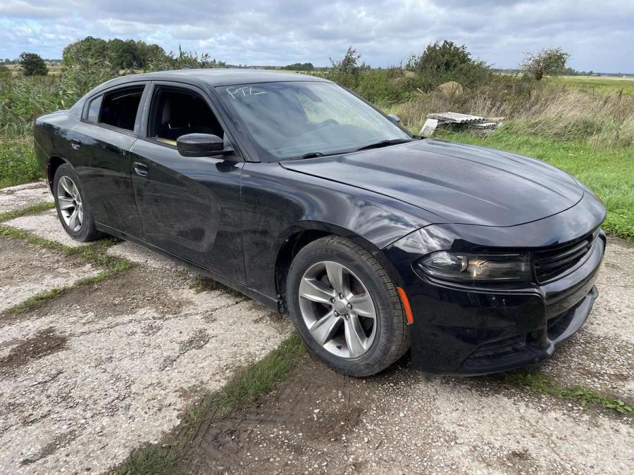 Melns Dodge Charger 2016 Alīta, ar dzinēja tilpumu 3.60 L un nobraukumu 242 tūkst. km par 7300 €, foto 3 vietnē AUTOMOTO.COM.LV