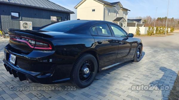 Black Dodge Charger 2018 in Tallinn, with an engine capacity of 5.70 L and mileage of 130 thousand km for 33900 €, photo 4 on AUTOMOTO.COM.LV