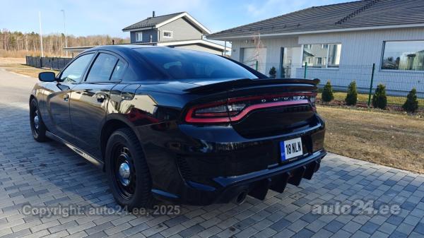 Black Dodge Charger 2018 in Tallinn, with an engine capacity of 5.70 L and mileage of 130 thousand km for 33900 €, photo 6 on AUTOMOTO.COM.LV