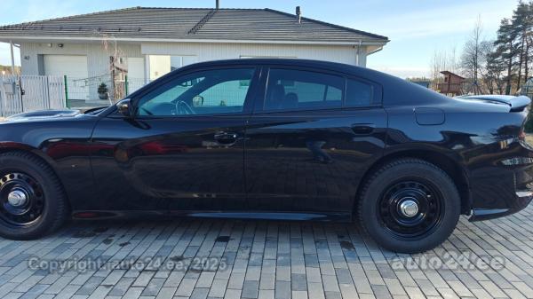 Black Dodge Charger 2018 in Tallinn, with an engine capacity of 5.70 L and mileage of 130 thousand km for 33900 €, photo 7 on AUTOMOTO.COM.LV