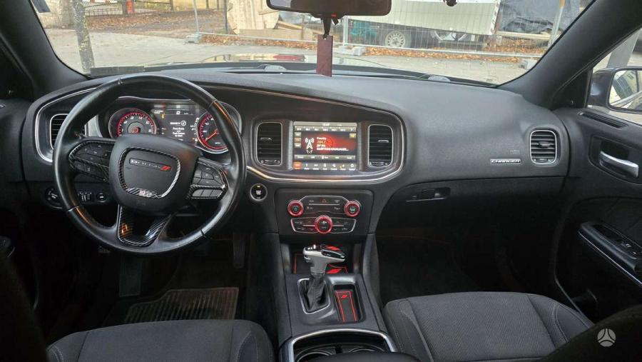Melns Dodge Charger 2018 Kauņa, ar dzinēja tilpumu 3.60 L un nobraukumu 150 tūkst. km par 20000 €, foto 21 vietnē AUTOMOTO.COM.LV