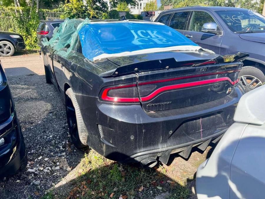 Black Dodge Charger 2020 in Ukmerge, with an engine capacity of 6.42 L and mileage of 44 thousand km for 9999 €, photo 3 on AUTOMOTO.COM.LV