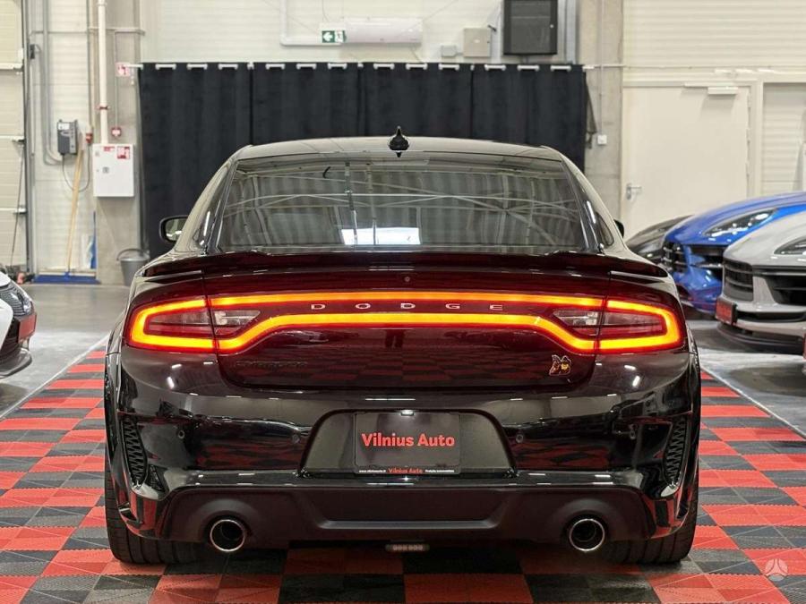 Melns Dodge Charger 2021 Viļņa, ar dzinēja tilpumu 6.42 L un nobraukumu 74 tūkst. km par 35999 €, foto 6 vietnē AUTOMOTO.COM.LV