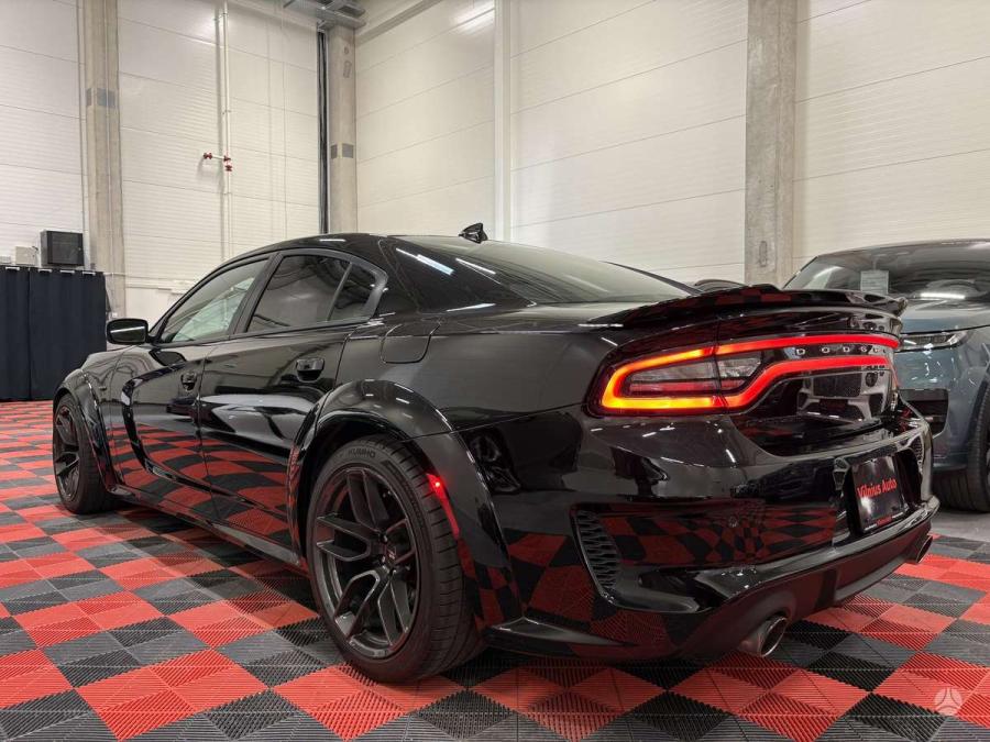 Melns Dodge Charger 2021 Viļņa, ar dzinēja tilpumu 6.42 L un nobraukumu 74 tūkst. km par 35999 €, foto 7 vietnē AUTOMOTO.COM.LV