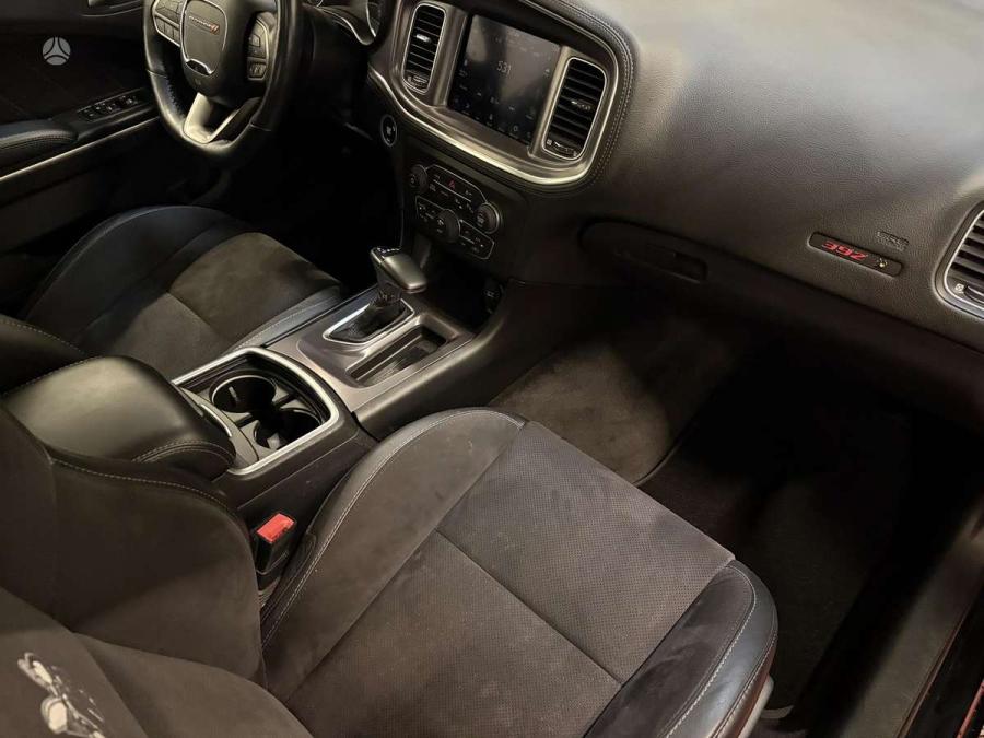 Melns Dodge Charger 2021 Viļņa, ar dzinēja tilpumu 6.42 L un nobraukumu 74 tūkst. km par 35999 €, foto 17 vietnē AUTOMOTO.COM.LV