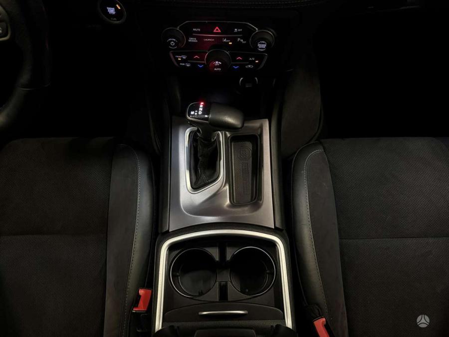 Melns Dodge Charger 2021 Viļņa, ar dzinēja tilpumu 6.42 L un nobraukumu 74 tūkst. km par 35999 €, foto 24 vietnē AUTOMOTO.COM.LV