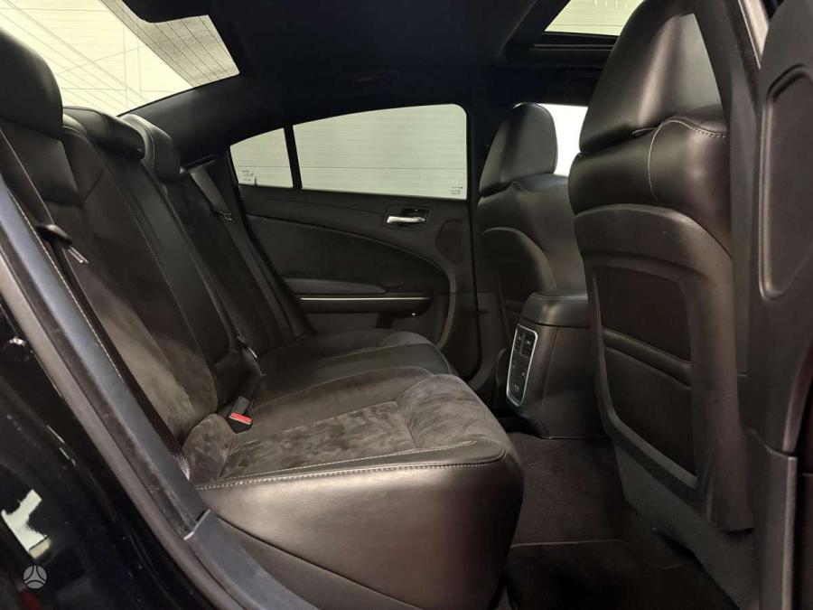 Melns Dodge Charger 2021 Viļņa, ar dzinēja tilpumu 6.42 L un nobraukumu 74 tūkst. km par 35999 €, foto 35 vietnē AUTOMOTO.COM.LV