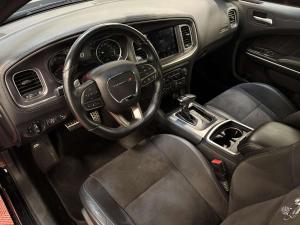 Black Dodge Charger 2021 in Vilnius, with an engine capacity of 6.42 L and mileage of 74 thousand km for 34999 €, photo 12 on AUTOMOTO.COM.LV