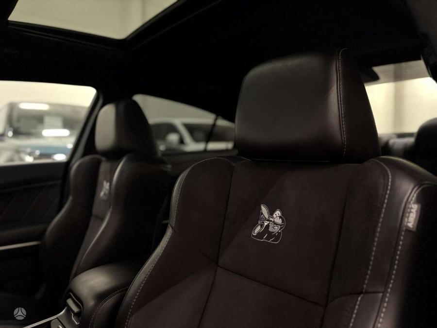 Black Dodge Charger 2021 in Vilnius, with an engine capacity of 6.42 L and mileage of 74 thousand km for 34999 €, photo 16 on AUTOMOTO.COM.LV