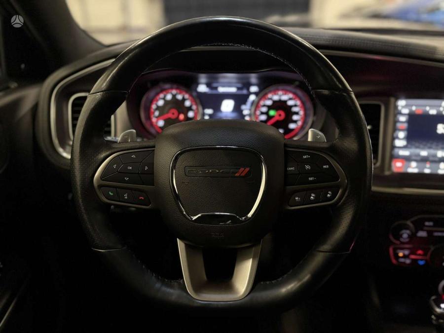 Black Dodge Charger 2021 in Vilnius, with an engine capacity of 6.42 L and mileage of 74 thousand km for 34999 €, photo 22 on AUTOMOTO.COM.LV
