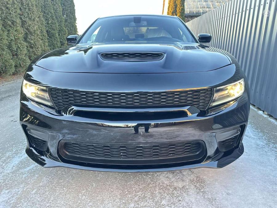 Black Dodge Charger 2022 in Siauliai, with an engine capacity of 5.65 L and mileage of 75 thousand km for 31000 €, photo 3 on AUTOMOTO.COM.LV