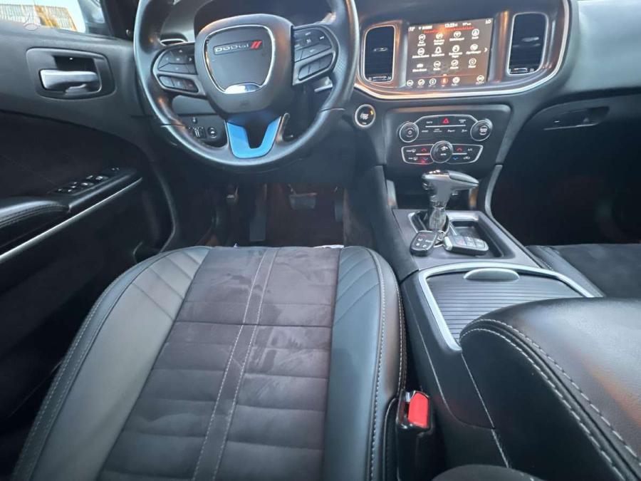 Black Dodge Charger 2022 in Siauliai, with an engine capacity of 5.65 L and mileage of 75 thousand km for 31000 €, photo 12 on AUTOMOTO.COM.LV