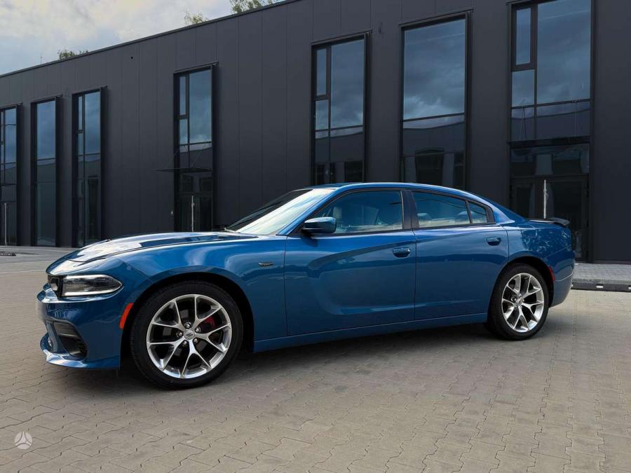 Blue Dodge Charger 2022 in Vilnius, with an engine capacity of 3.60 L and mileage of 58 thousand km for 24200 €, photo 5 on AUTOMOTO.COM.LV