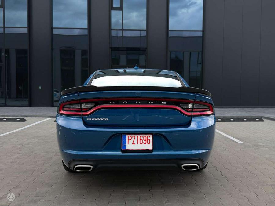 Blue Dodge Charger 2022 in Vilnius, with an engine capacity of 3.60 L and mileage of 58 thousand km for 24200 €, photo 9 on AUTOMOTO.COM.LV