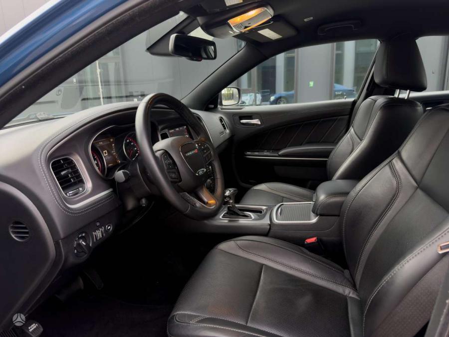 Blue Dodge Charger 2022 in Vilnius, with an engine capacity of 3.60 L and mileage of 58 thousand km for 24200 €, photo 16 on AUTOMOTO.COM.LV
