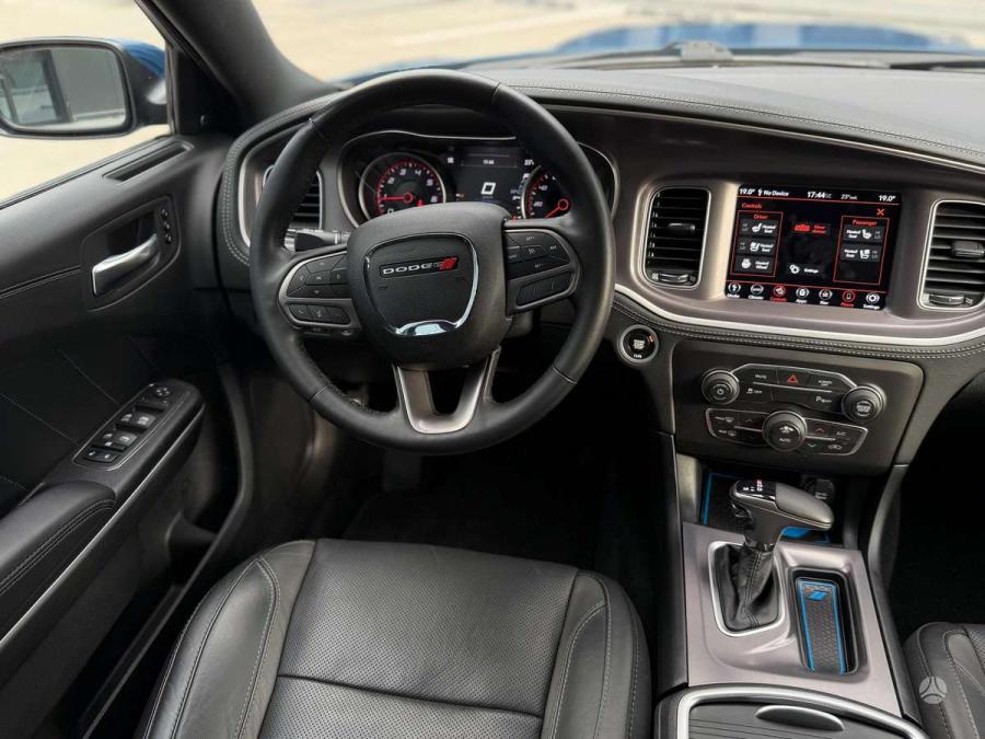 Blue Dodge Charger 2022 in Vilnius, with an engine capacity of 3.60 L and mileage of 58 thousand km for 24200 €, photo 17 on AUTOMOTO.COM.LV