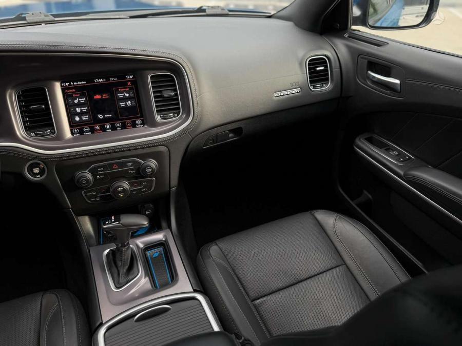 Blue Dodge Charger 2022 in Vilnius, with an engine capacity of 3.60 L and mileage of 58 thousand km for 24200 €, photo 18 on AUTOMOTO.COM.LV